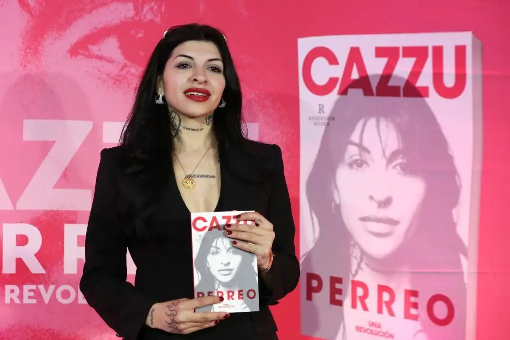 Cazzu presenta su libro 'Perreo, Una Revolución' en México - xeva Noticias